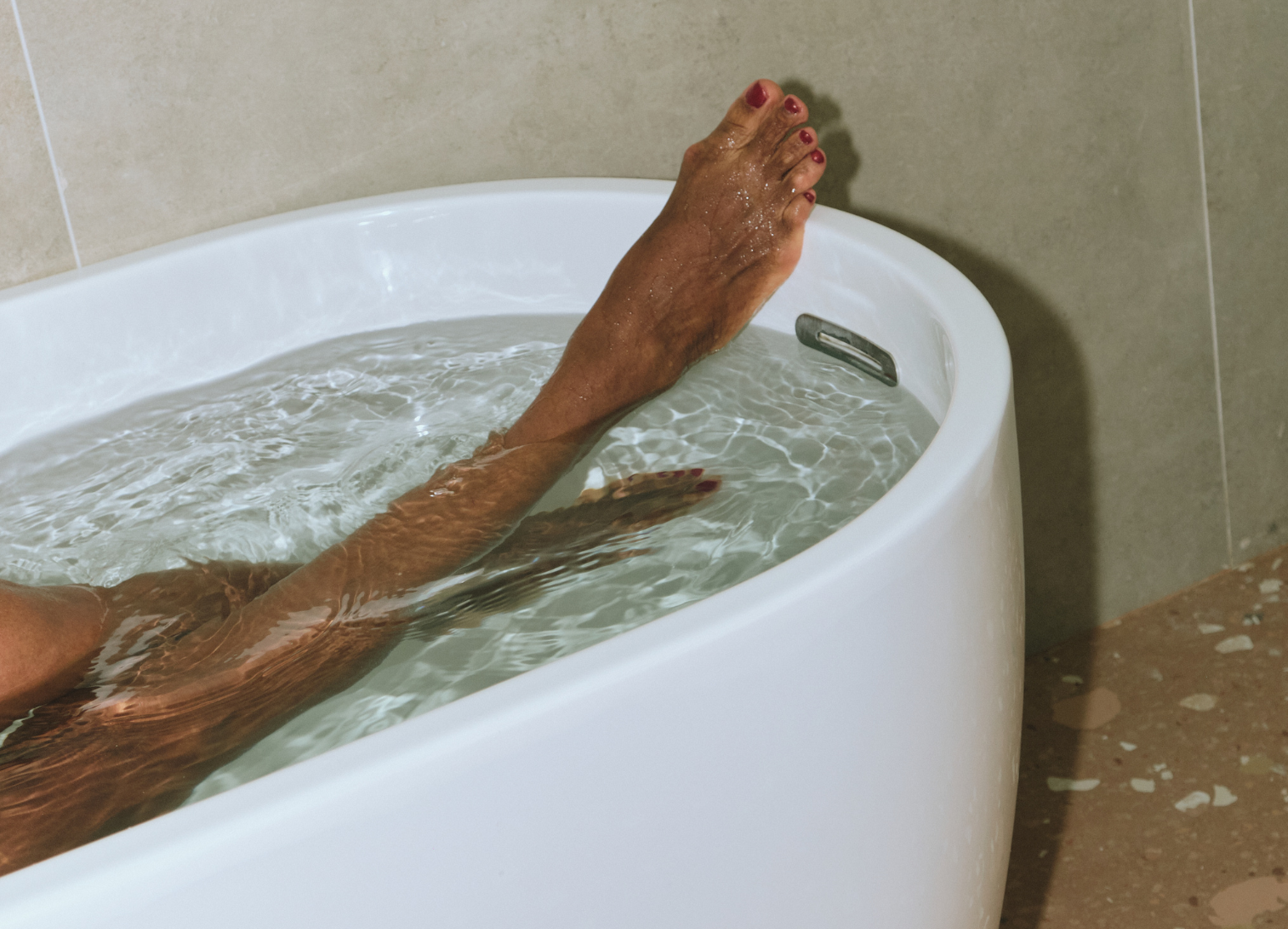 What It's Like to Spend an Hour Inside a Float Therapy Tank - Frenshe